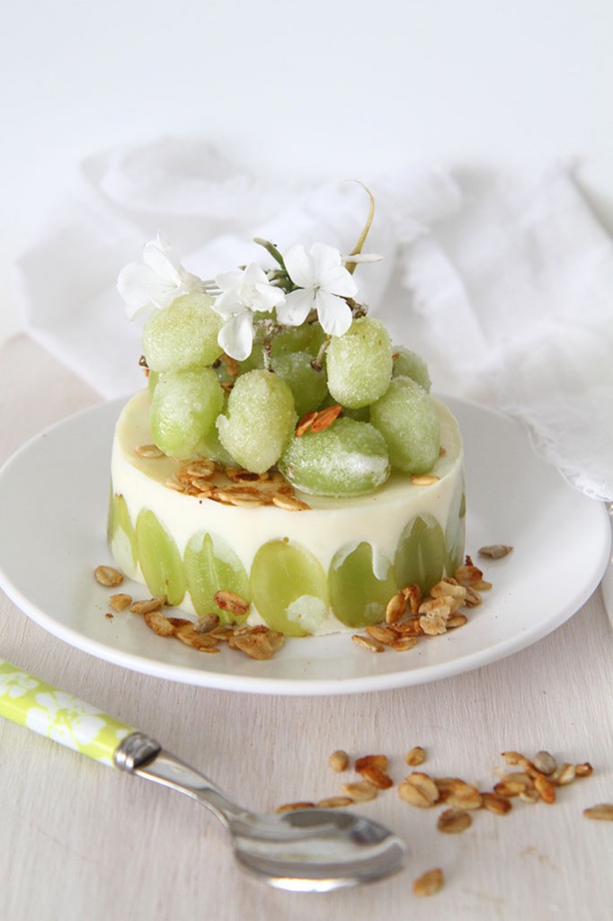 Yogurt Bavarois with Grapes – Shades of Cinnamon